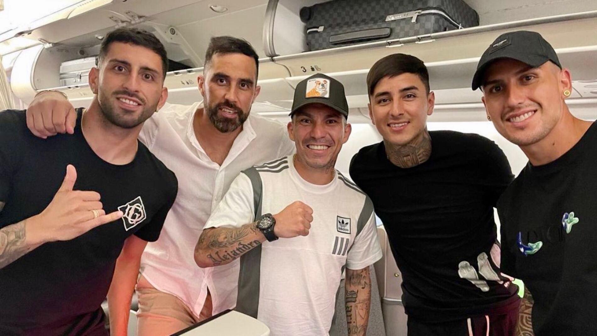 Enzo Roco viaja a Chile en el mismo avión que Gary Medel para jugar con ...