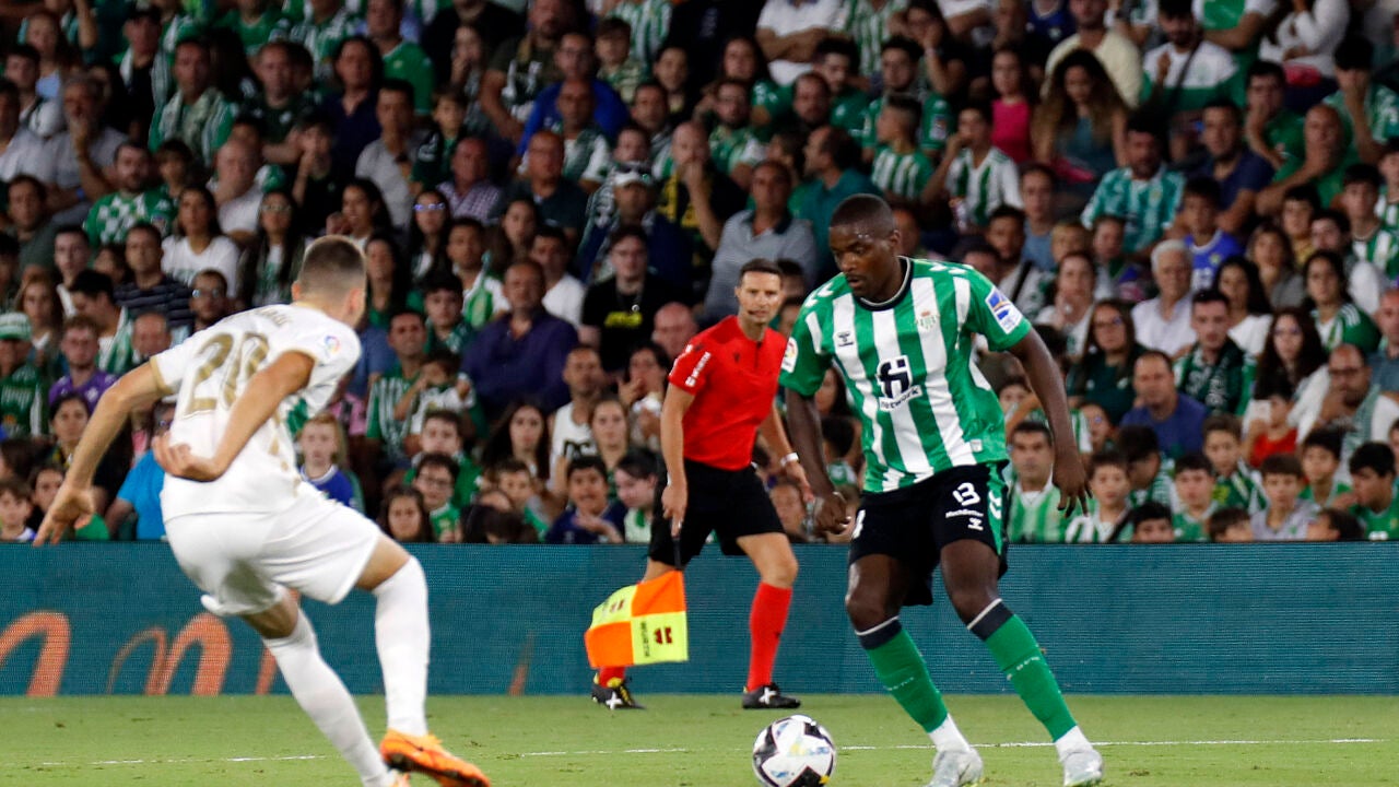 William Carvalho y Aitor Ruibal no entrenan a tres días de la cita del ...