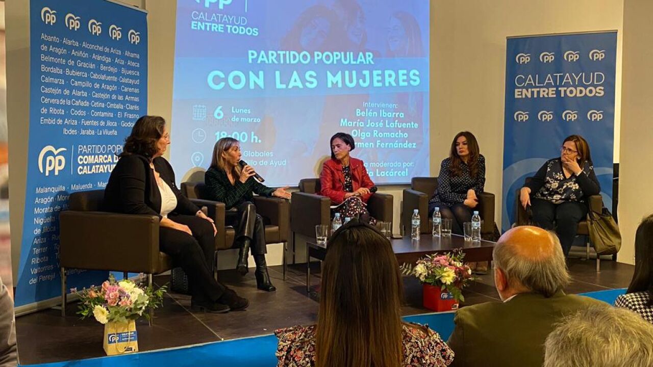 Carmen Fernández participa en la mesa “Partido Popular con las mujeres ...