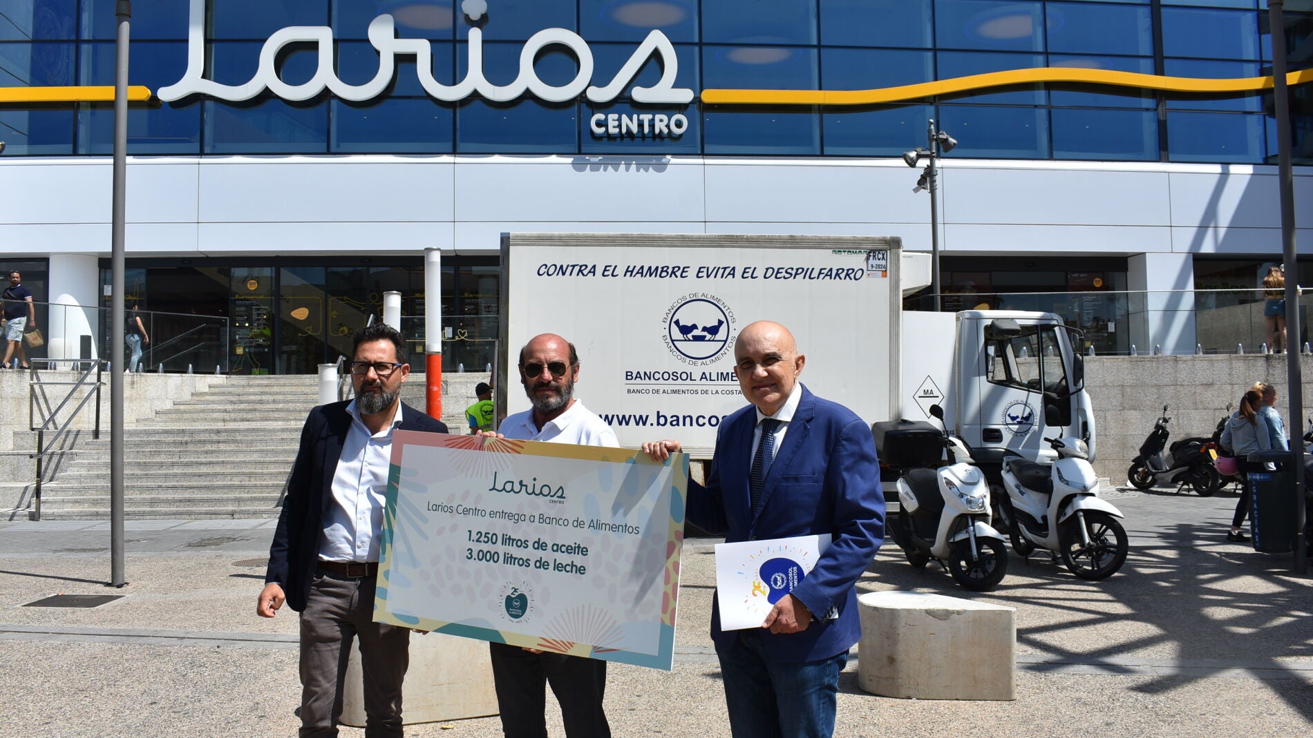 Larios Centro dona 3.000 litros de leche y más de 1000 litros de aceite ...