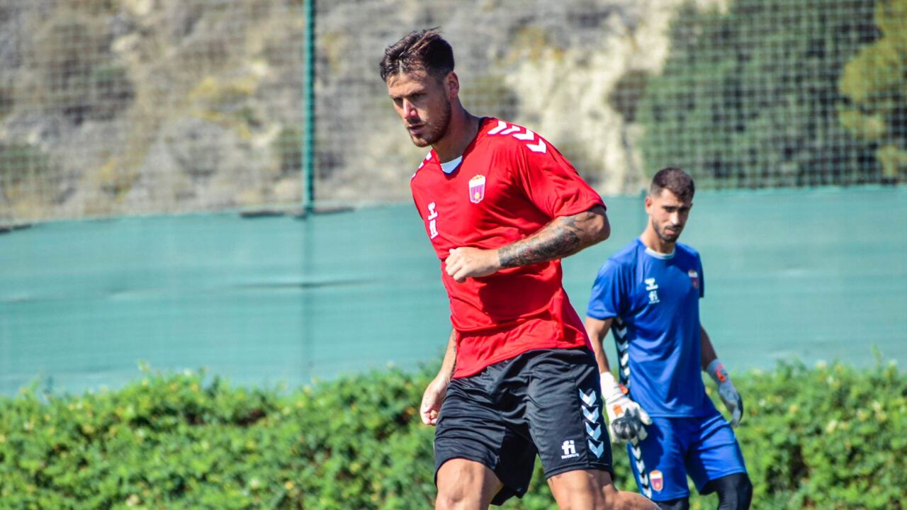 El Eldense inscribe al central bosnio Dario Dumić y espera al lateral ...