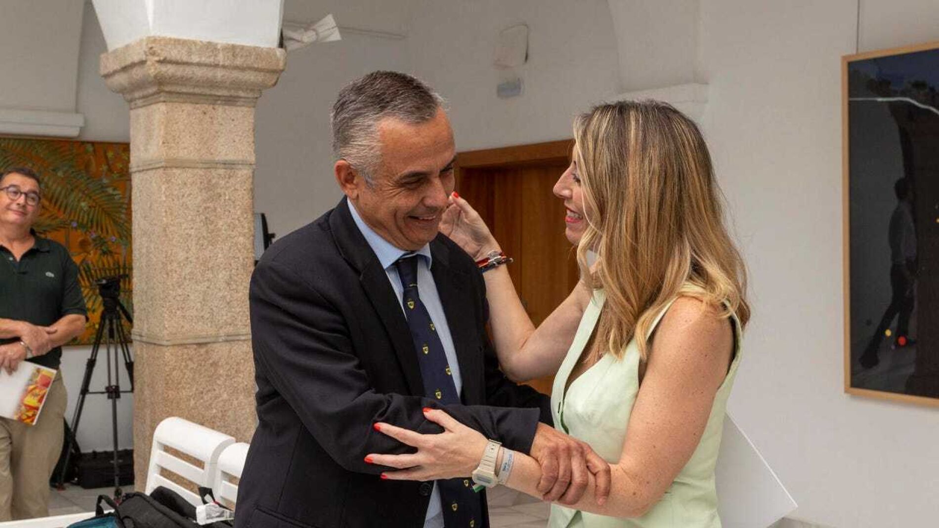 El Gobierno de coalición, del PP de María Guardiola y de Vox, da luz ...