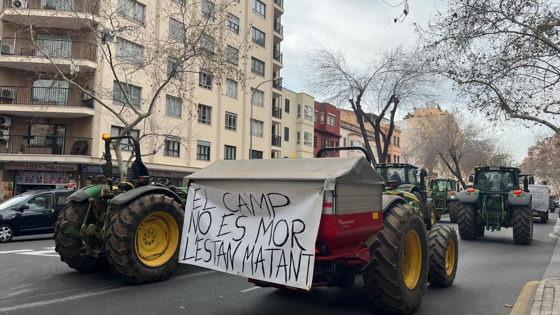 "Payesía o muerte": la tractorada de Mallorca recorre el centro de ...