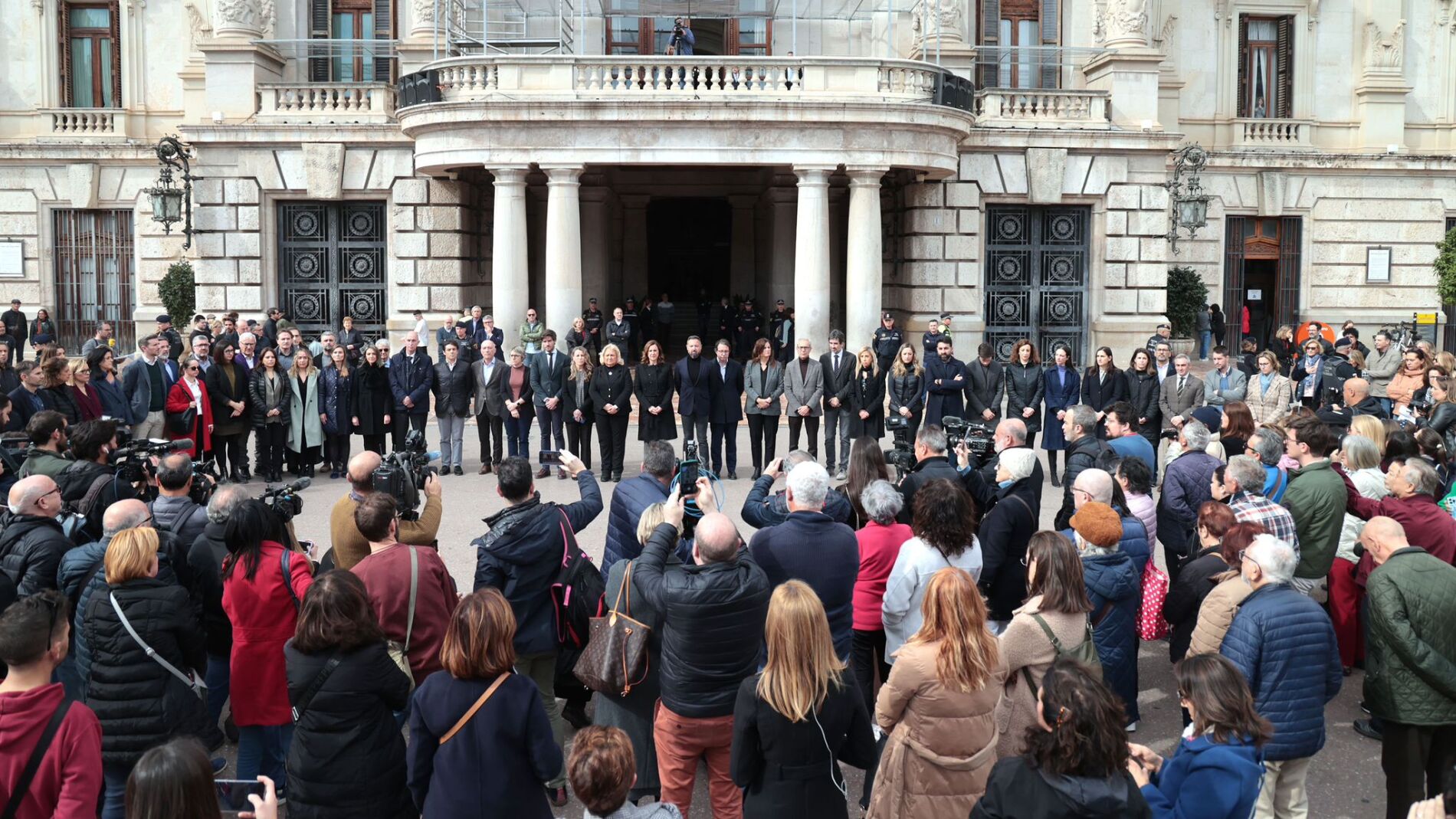 Valencia llora en silencio por las diez víctimas de Campanar | Onda ...
