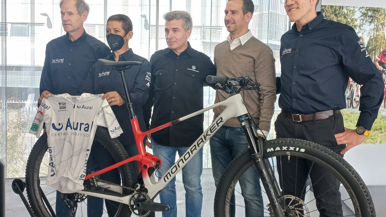 Abel Antón y Silvia González, en una aventura solidaria en la Titan ...