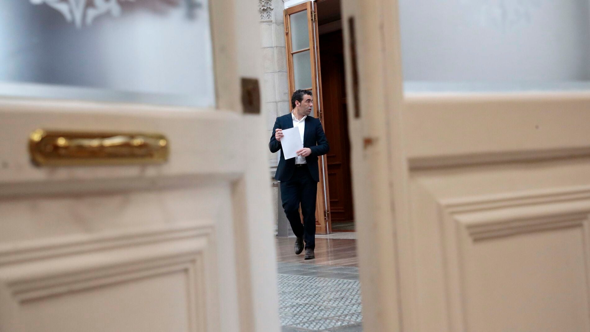 López insta ao Estado a aclarar se “garda nun caixón” o proxecto de ...