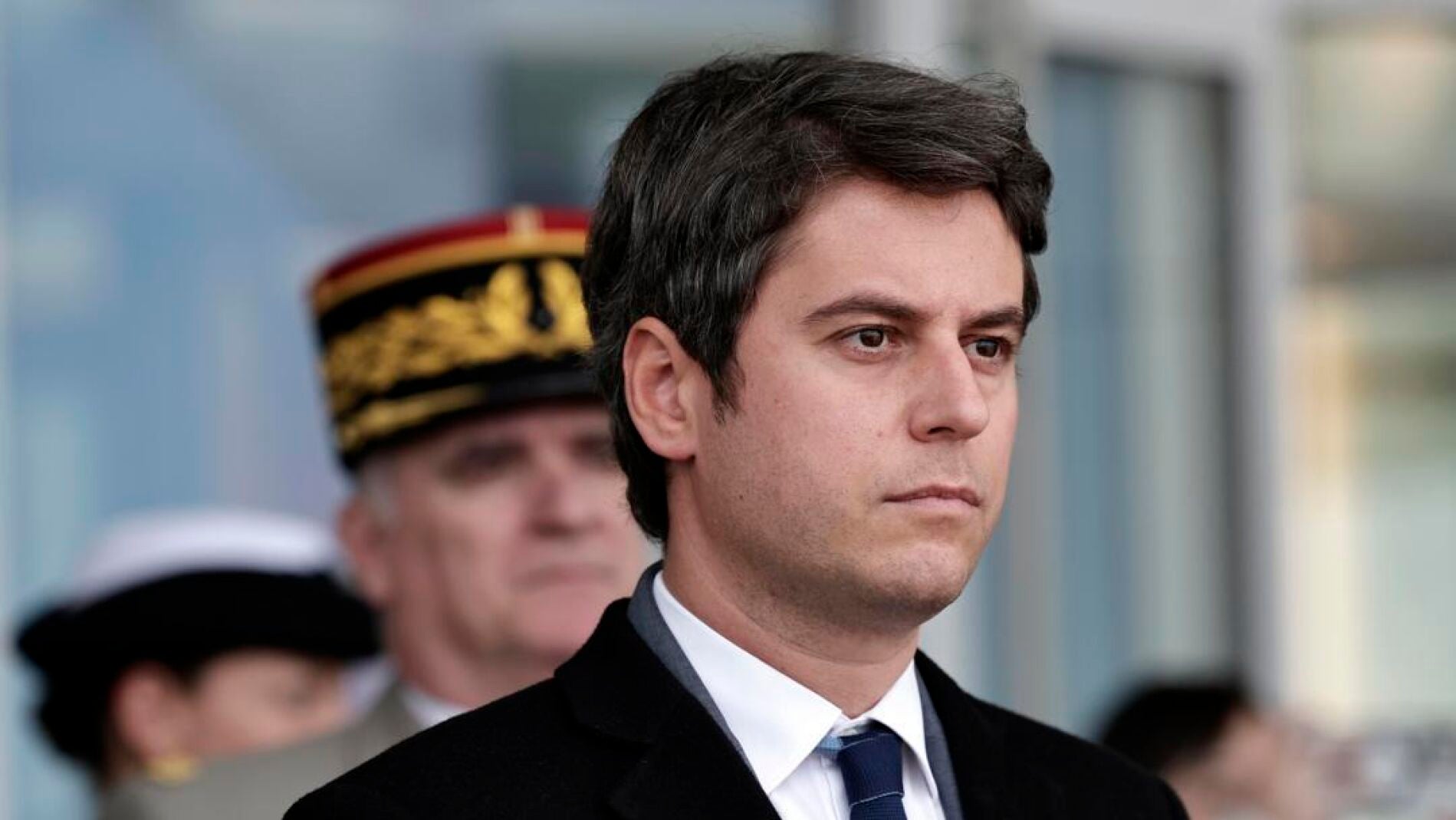 Macron mantiene a Gabriel Attal como primer ministro para gestionar los ...