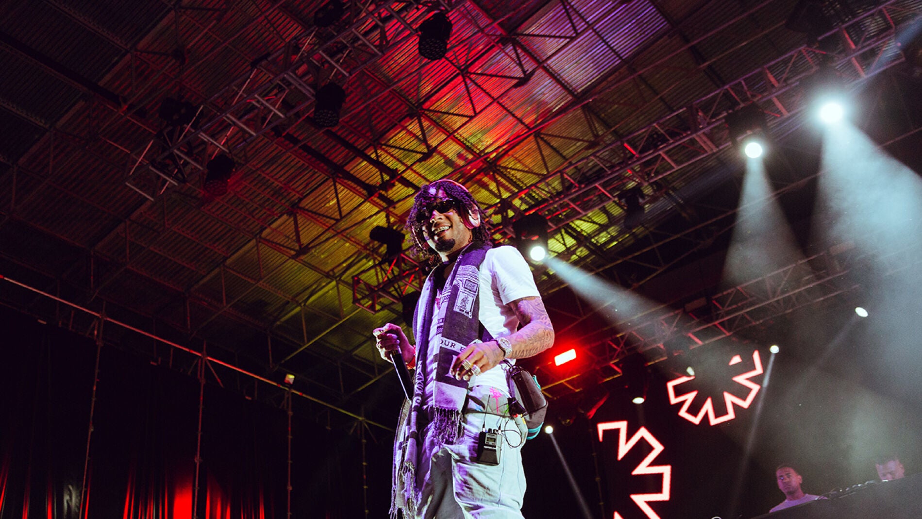 Ritmo dominicano y baile incesante con Rochy RD, Chimbala y Lírico en ...