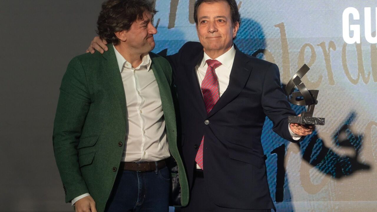 Fernández Vara recibe en San Sebastián el Premio Ramón Rubial a la ...