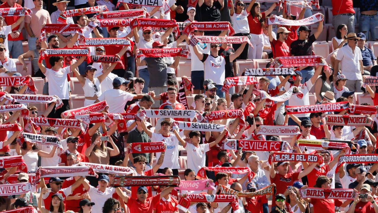 El fútbol se vuelca con Sandra Peña: Sevilla y Betis homenajean a la ...