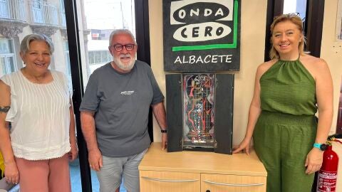 Onda Cero Albacete recibe "las manos" de Santi Flores | Onda Cero Radio