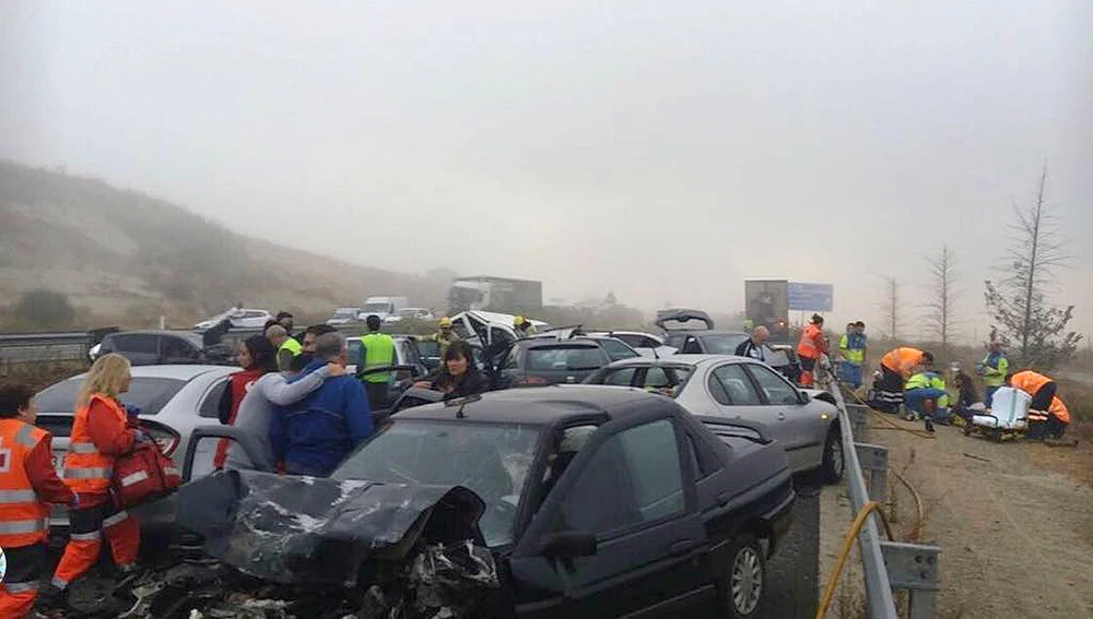 Un Muerto Y 12 Heridos En Una Colisión Múltiple De 45 Vehículos En