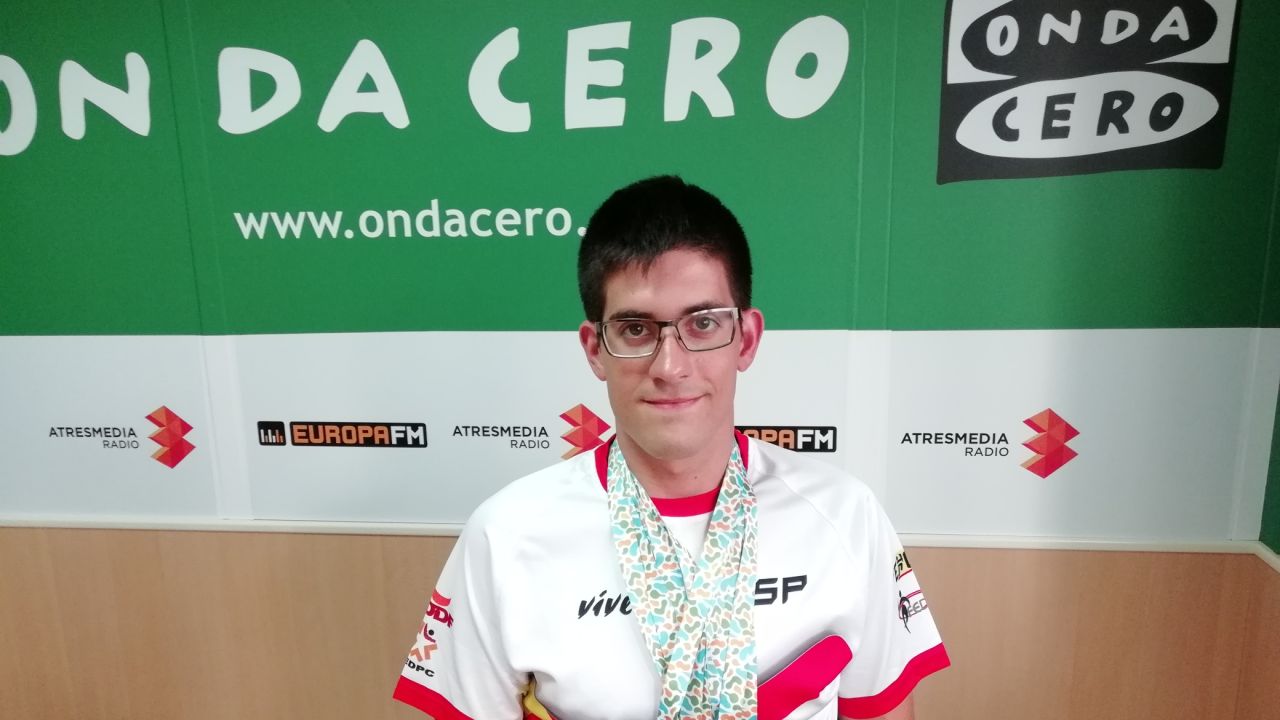 El nadador ilicitano Luis Paredes regresa triunfante de París con seis ...