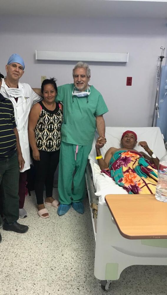 El doctor Litton y su equipo operan con la Fundación De la Morena a ...