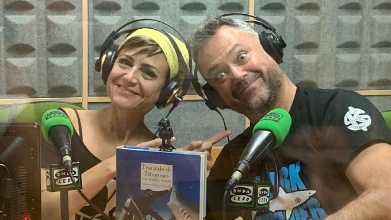 Sara Escudero y Karlos Simón se sumergen en el mar para limpiar la ...