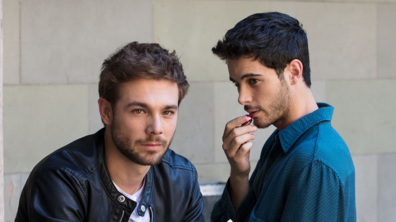 Héctor Lozano, creador de 'Merlí': "Enseñas un culo y parece que se ...