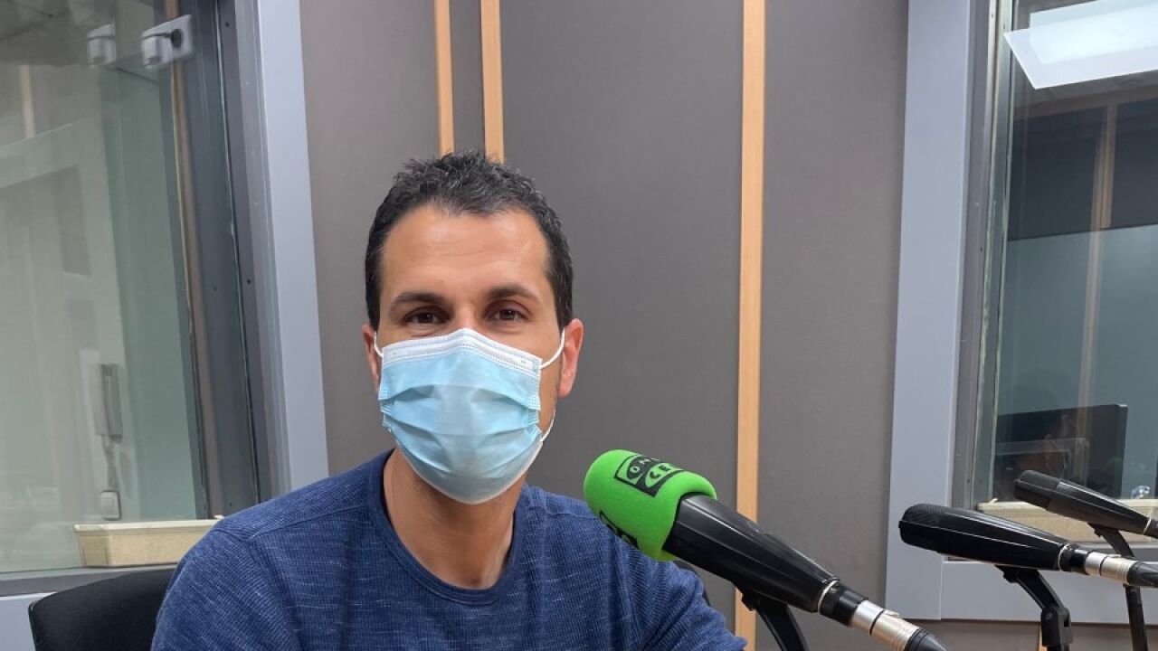 El profesor y escritor Álvaro Calvete, ante su quinta novela: "Cuando ...