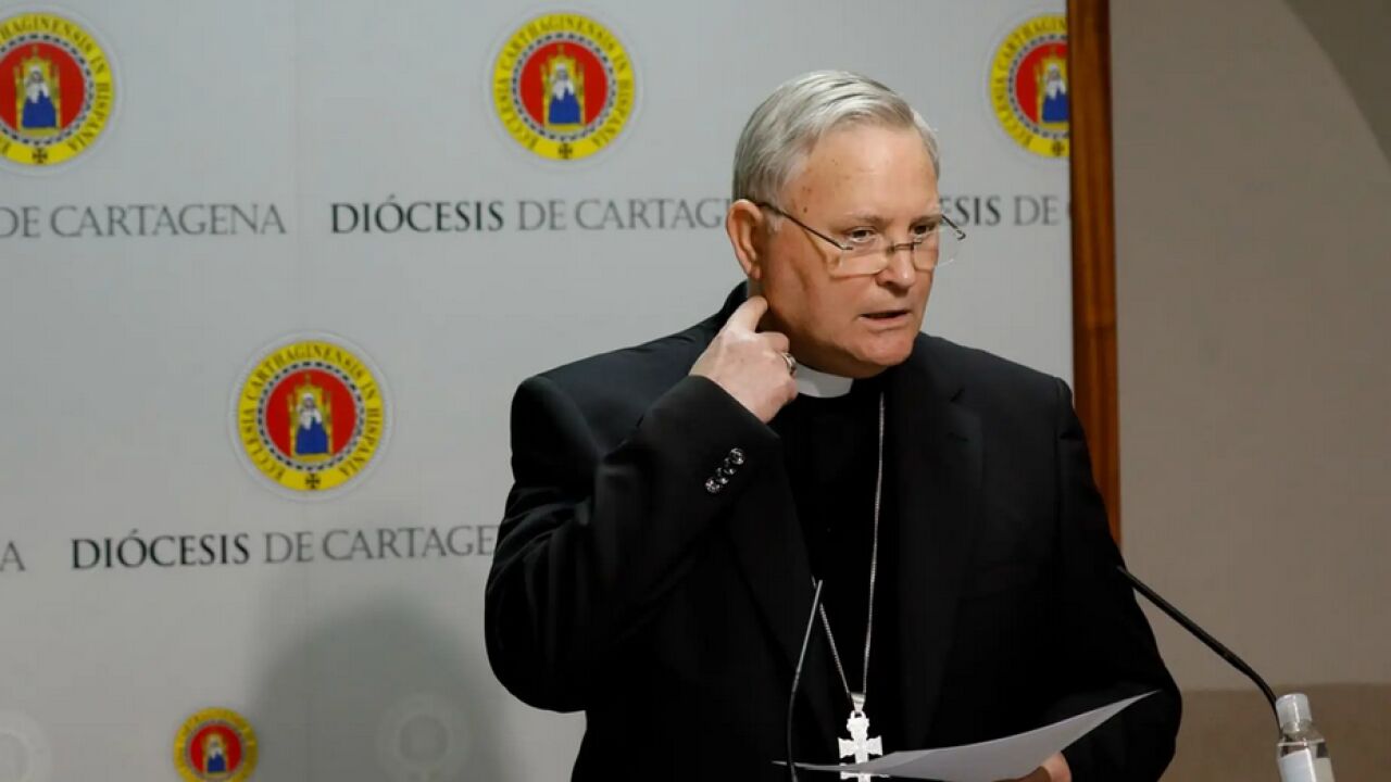 El Obispo dice que "lleva como cruz en su carné de identidad" lo que ...