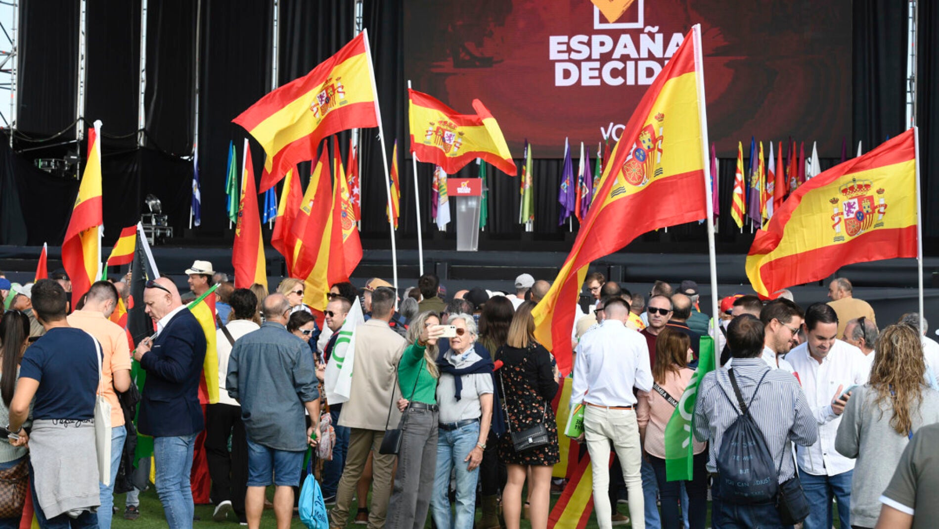 Piden a la Fiscalía investigar al grupo que cantó 'Vamos a volver al 36 ...