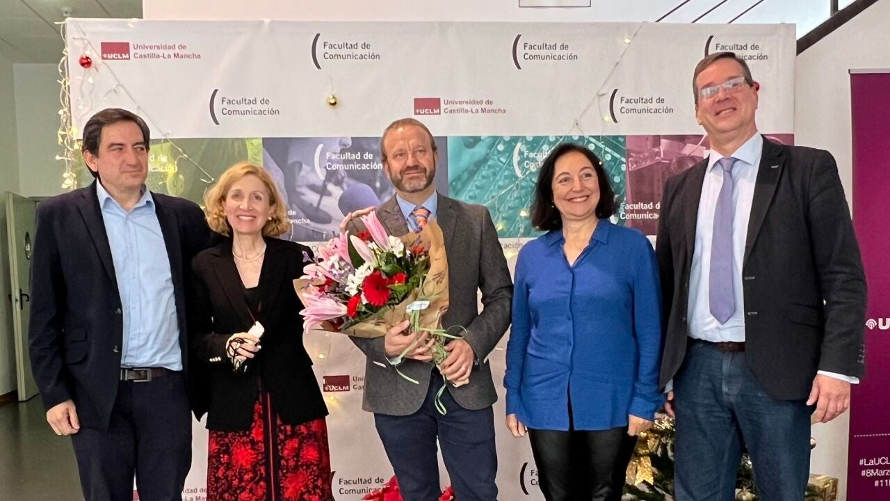 Juan Luis Manfredi, primer catedrático de Periodismo de la Universidad ...