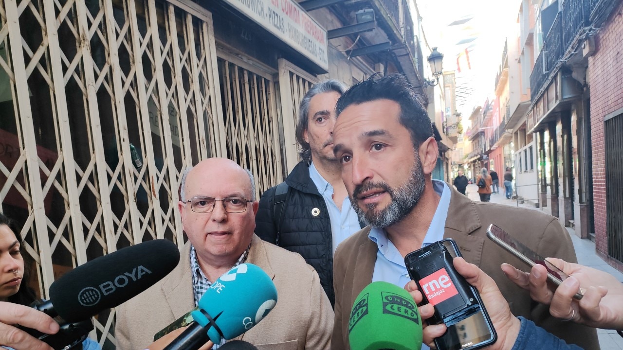 Cabezas pide responsabilidades al Consejero de Sanidad, José María ... Cabezas pide responsabilidades al Consejero de Sanidad, José María ...