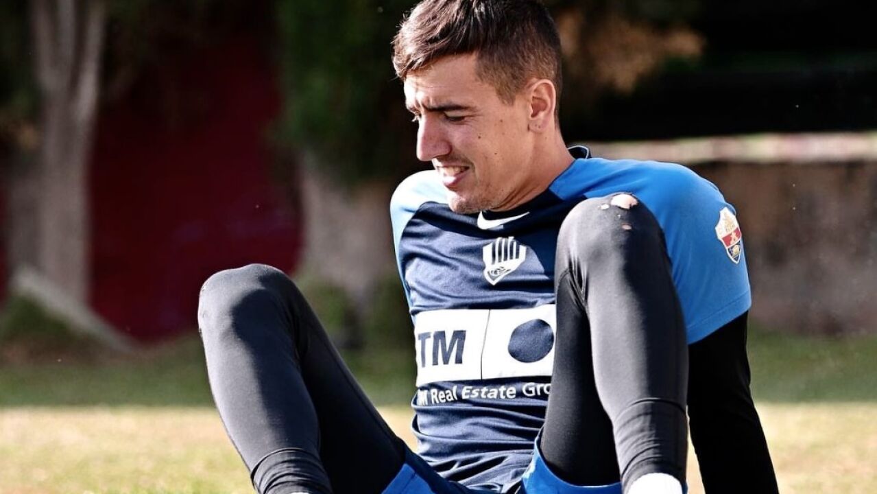 Edgar Badia, suplente en el Elche; San Román debuta como titular | Onda ...