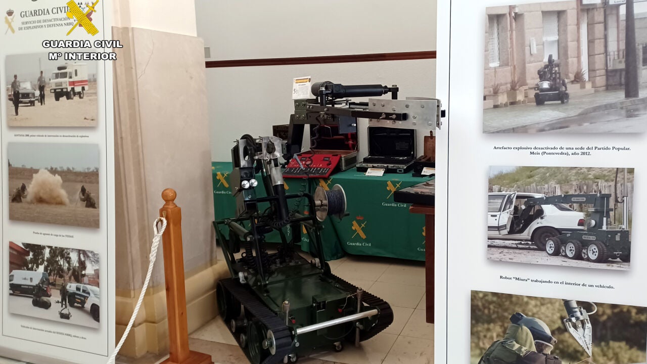 Los Tedax de la Guardia Civil de Cantabria exponen artilugios utilizado ...