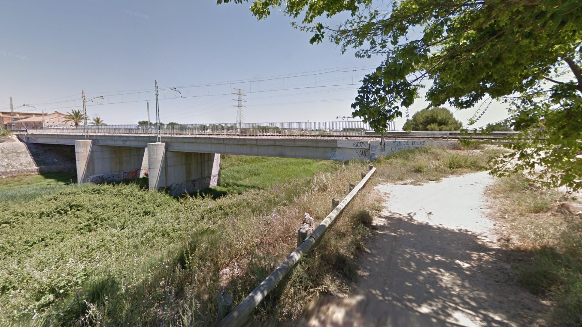 La Generalitat construirá dos pasos inferiores bajo las vías del metro ...