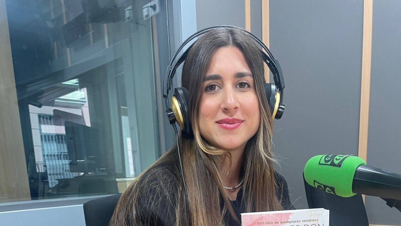 Mercedes Ron firma esta tarde en Málaga ejemplares de "30 Sunsets para ...