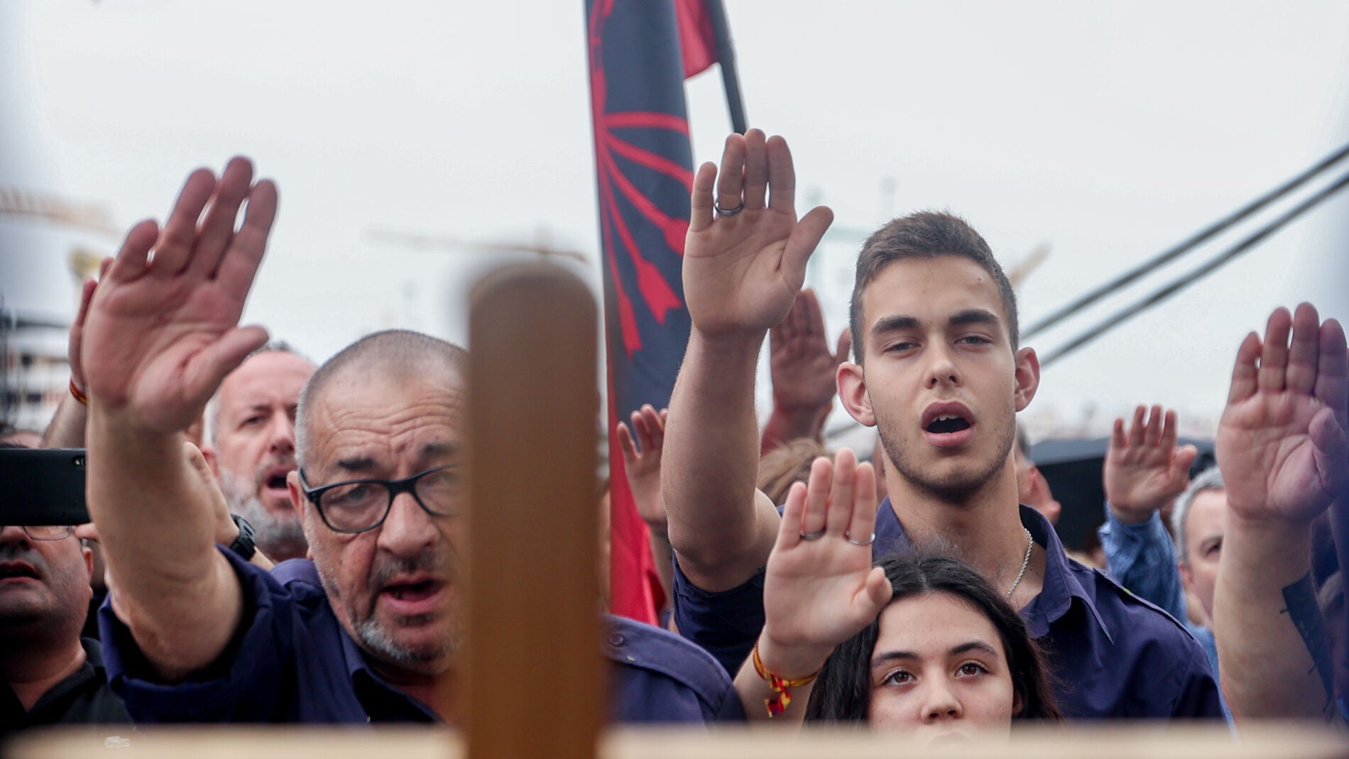 La Junta Electoral no ve motivos para impedir el 'Cara al sol' en un ...