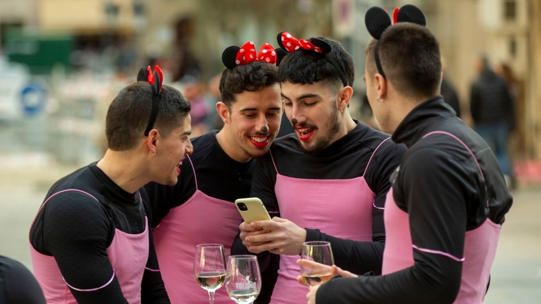 ¿Adiós a las despedidas de soltero tradicionales? Más prohibiciones y ...