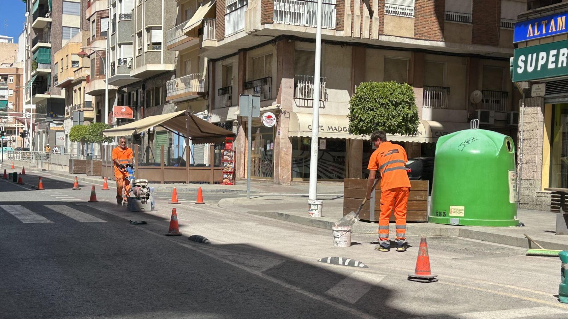 Comienza el desmantelamiento del carril bici de la calle José María ...
