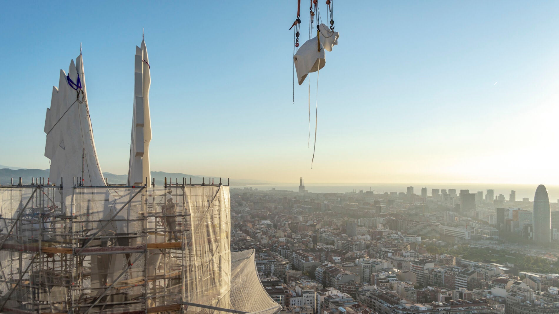 La Sagrada Familia luce las 4 torres de los evangelistas | Onda Cero Radio