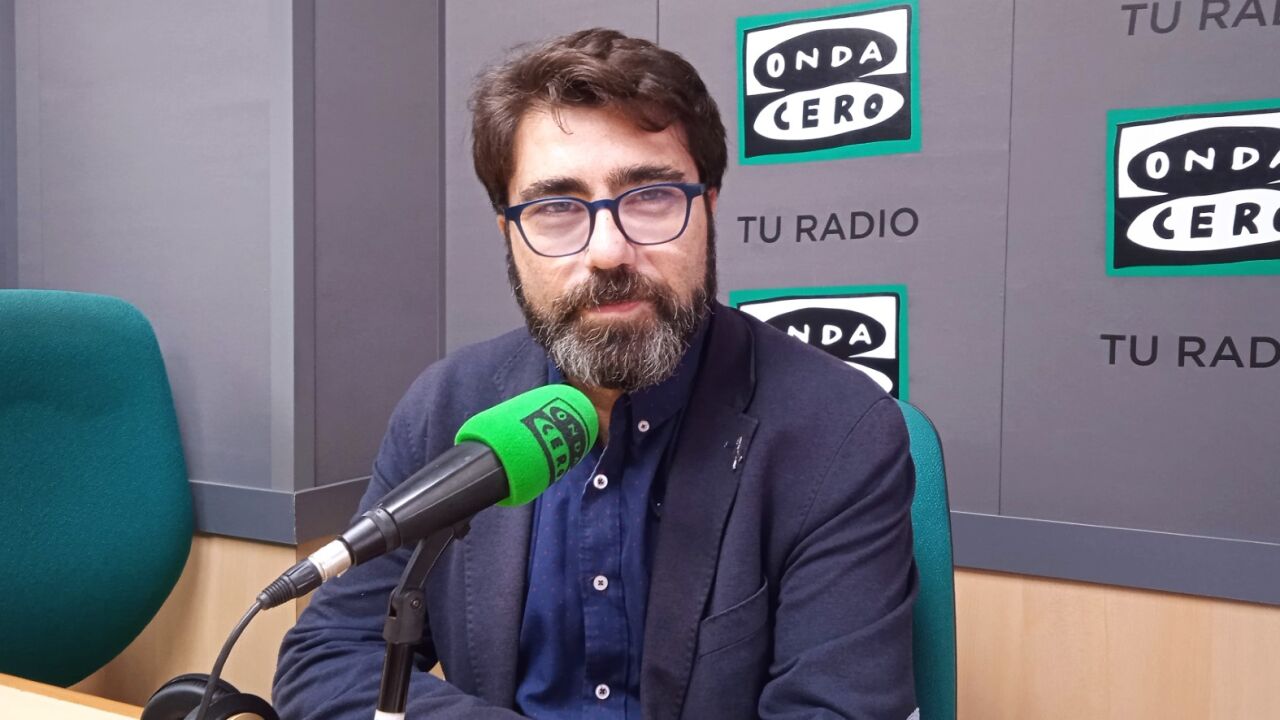 Jorge Selva presenta su primer poemario: 'Ventana y luna' | Onda Cero Radio