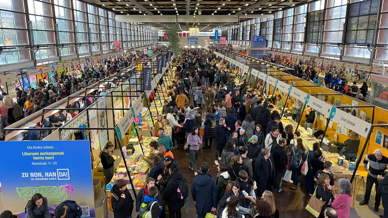 Más de Uno Euskadi comparte la fantasía de Durangoko Azoka | Onda Cero ...
