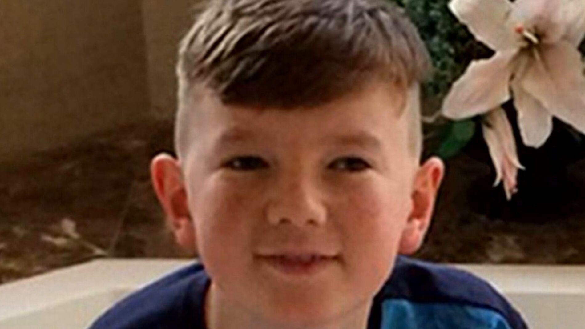 Alex Batty da una pista crucial sobre el paradero de su madre, a quien ...