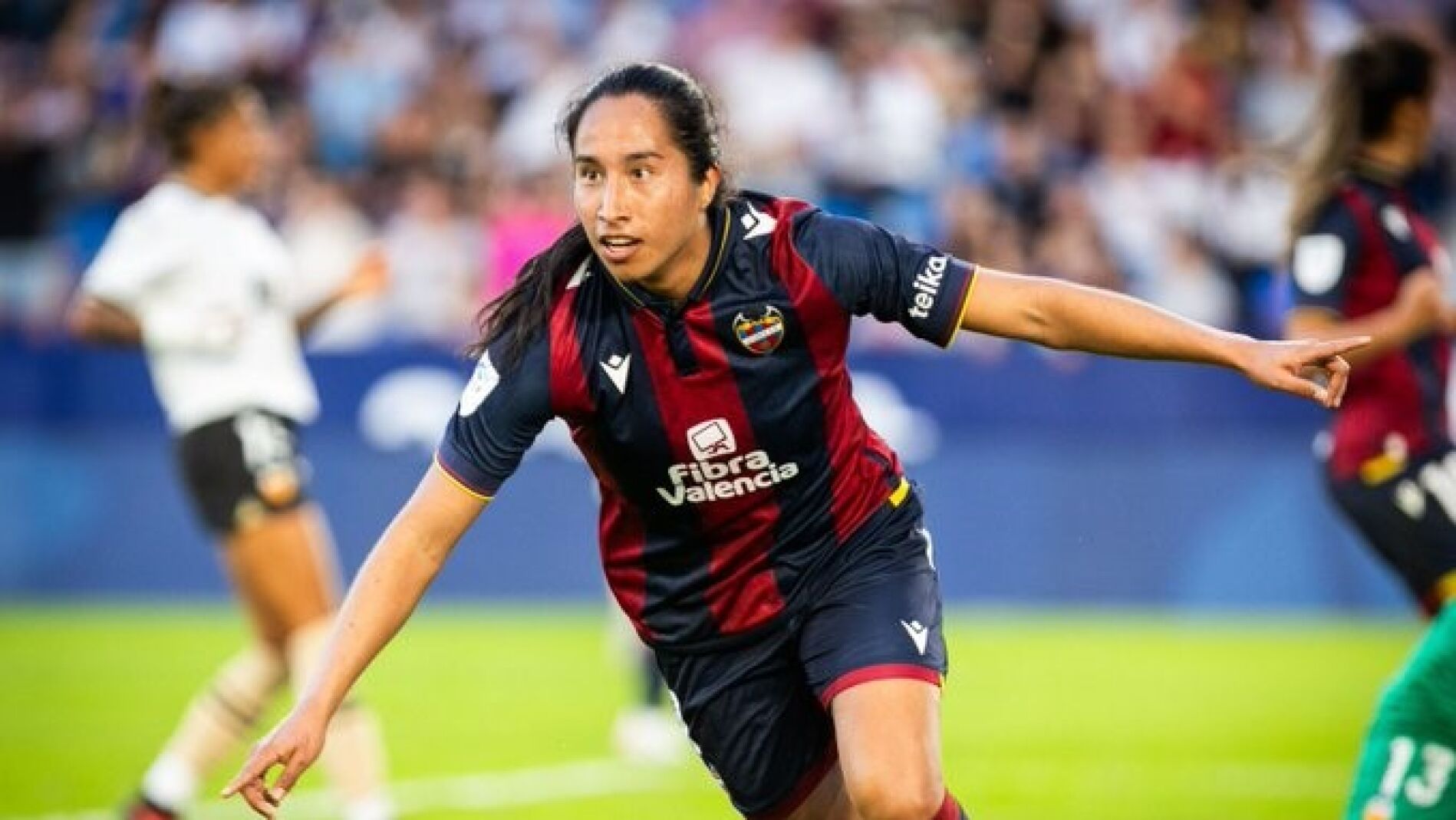 El Levante UD rompe el mercado con el traspaso de Mayra Ramírez al ...