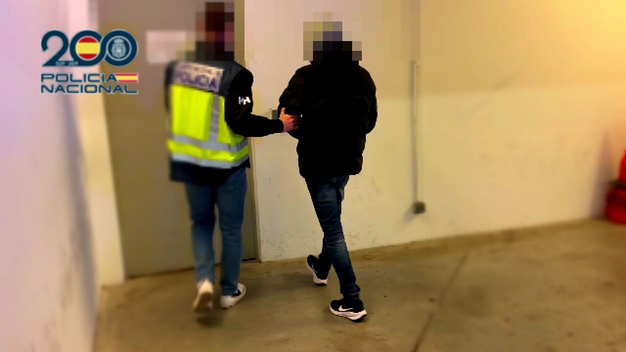 Detenidos 5 individuos por maniatar y agredir a un sintecho en una ...