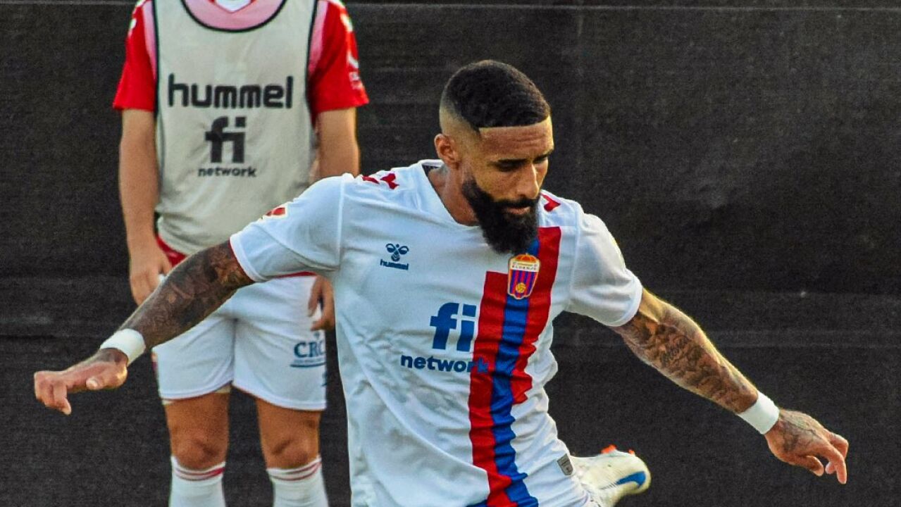 Marc Doué y Derick Poloni, del Eldense, cuentan con propuestas del ...