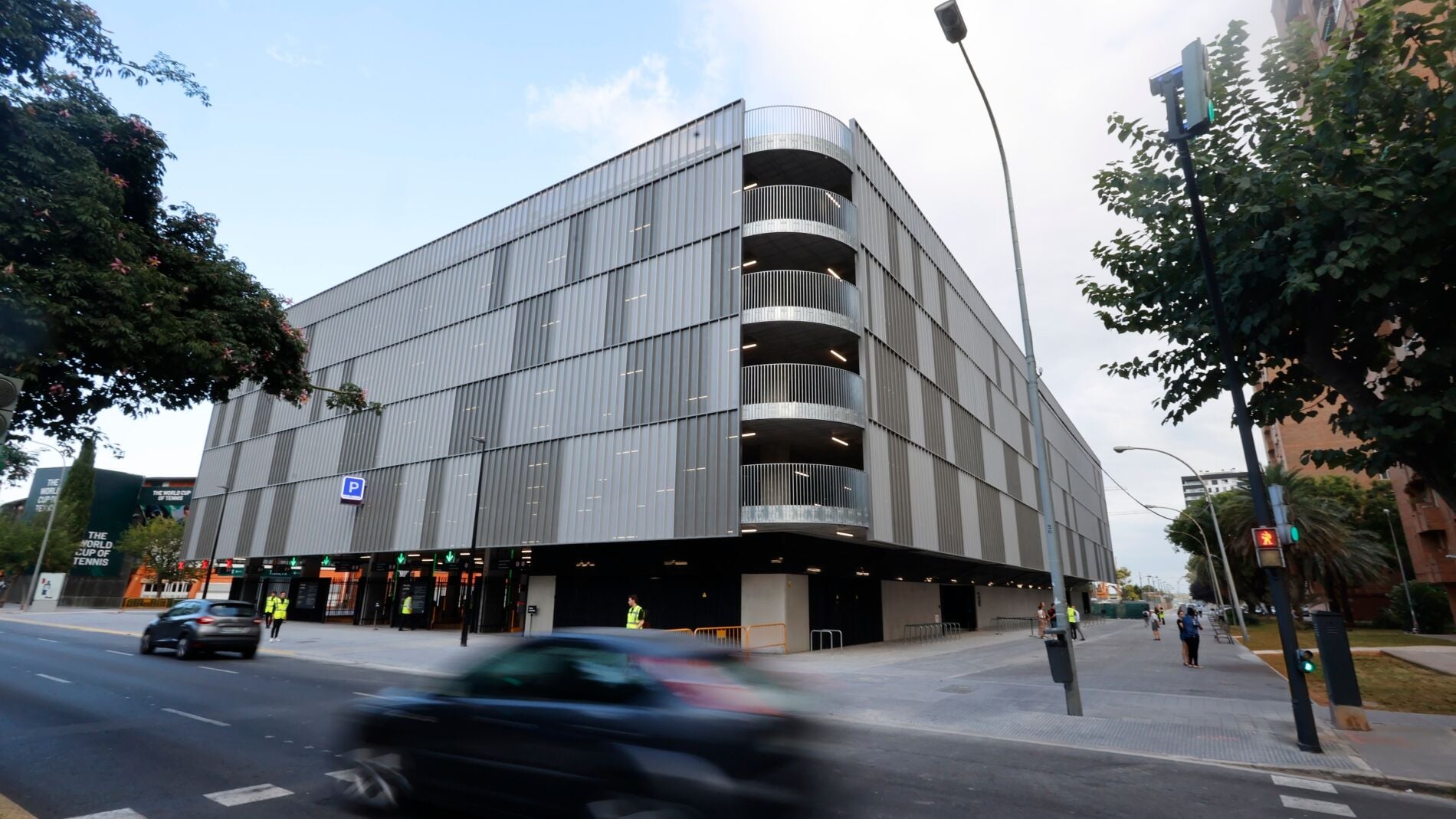 València: El Roig Arena abre al público su parking de más de mil plazas ...