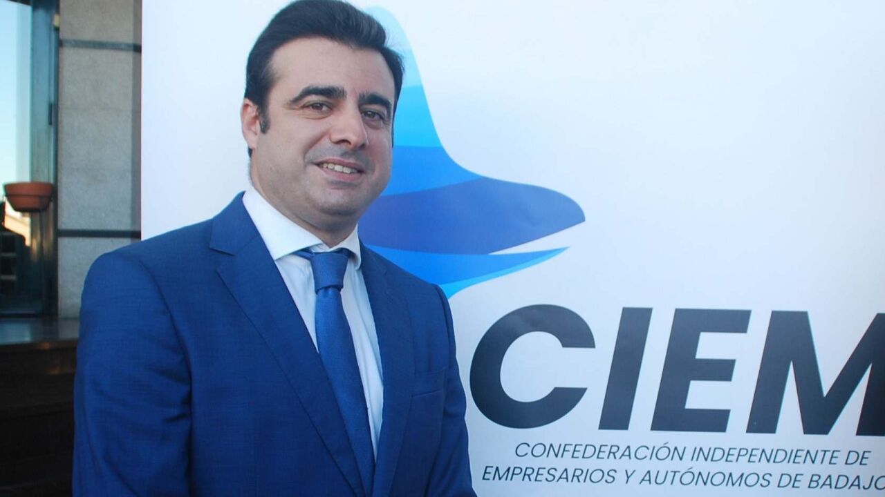José Luis Iniesta, presidente de CIEM y tesorero de CETEX, entra en la ...