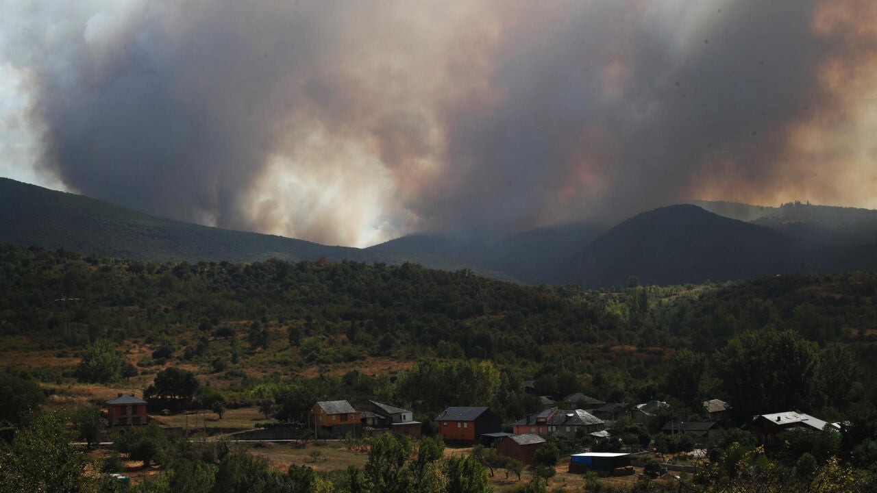 Los incendios en Las Médulas y Zamora obligan a desalojar a más de 800 ...