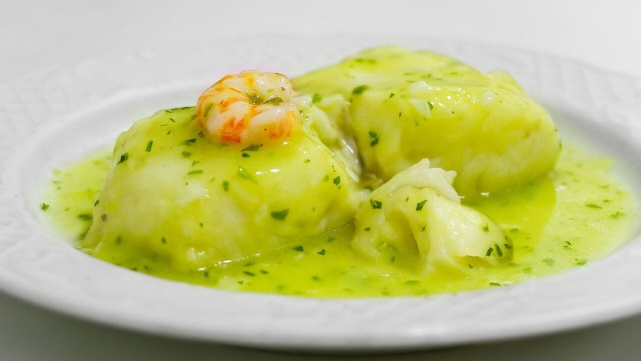 Merluza en salsa, todo un clásico de la gastronomía vasca | Onda Cero Radio