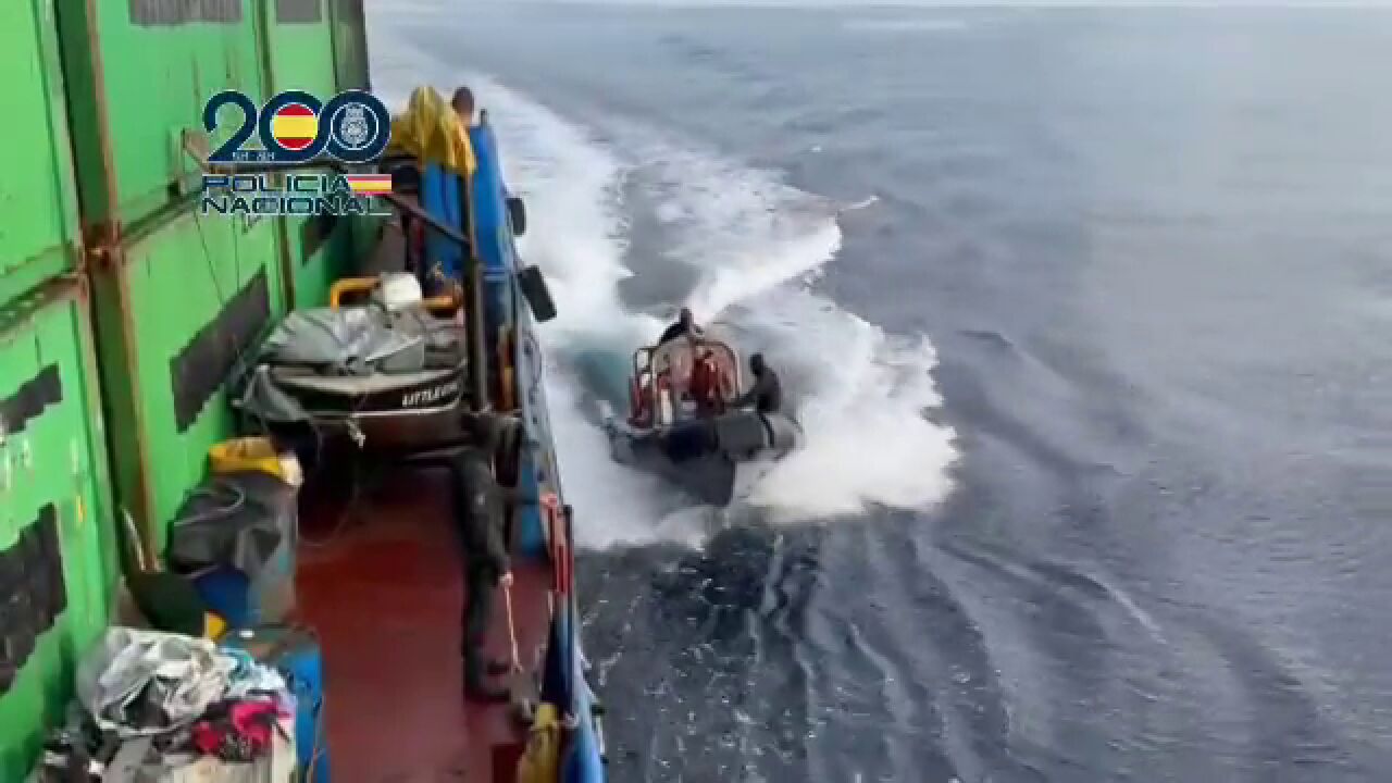 Los GEO interceptan 4.000 kilos de cocaína en un carguero frente a Canarias | Onda Cero Radio